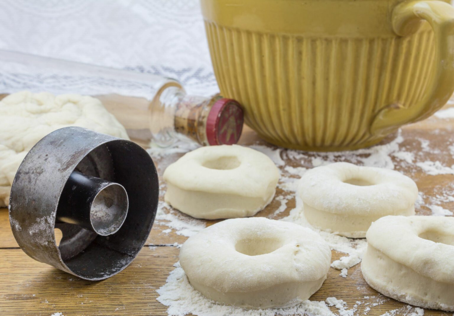 Cut Donuts Easily Without a Cutter: DIY Tips & Tricks